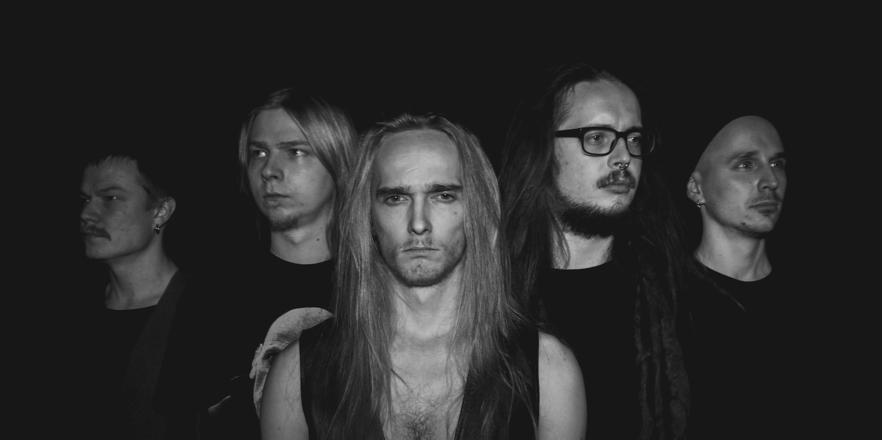 Soundi-lavan ääniä: Musta Risti palauttaa sähkökitaran takaisin ...