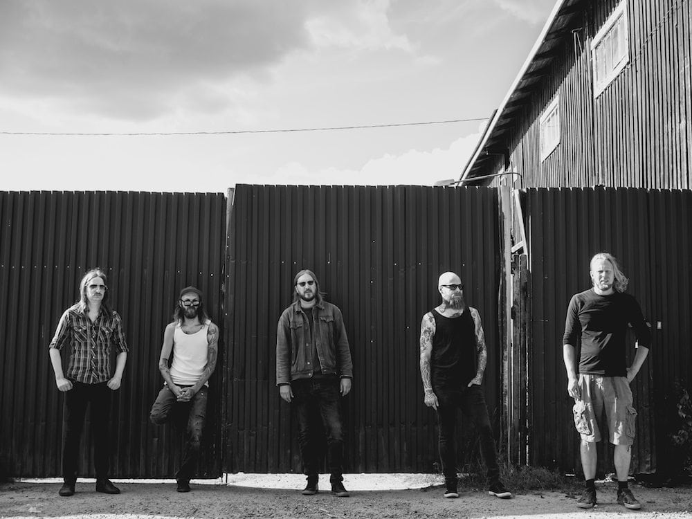 Ennakkokuuntelu: Vitutuksen valtameri ja Maailman surullisin suomalainen – Sammal-yhtyeen kolmas ...