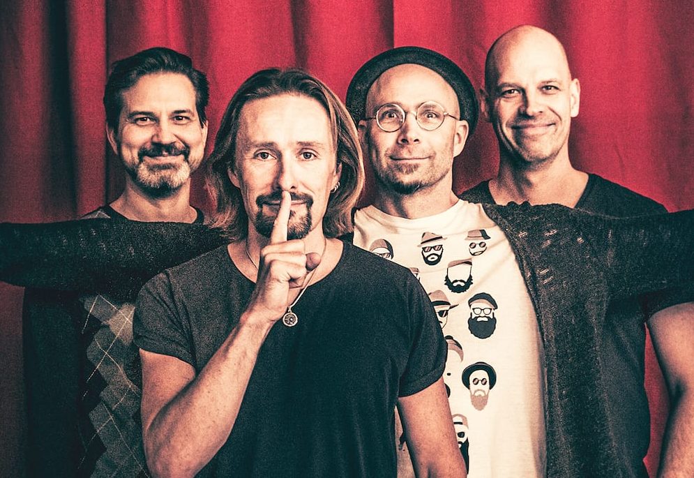 "Seksinukkebordelli on pelottava aikansa kuva" – Kalle Ahola kertoo ...