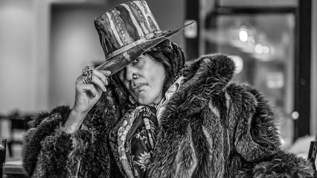 Andy McCoy lyttää Mötley Crüen ja kertoo, voisiko Hanoi Rocks esiintyä ...