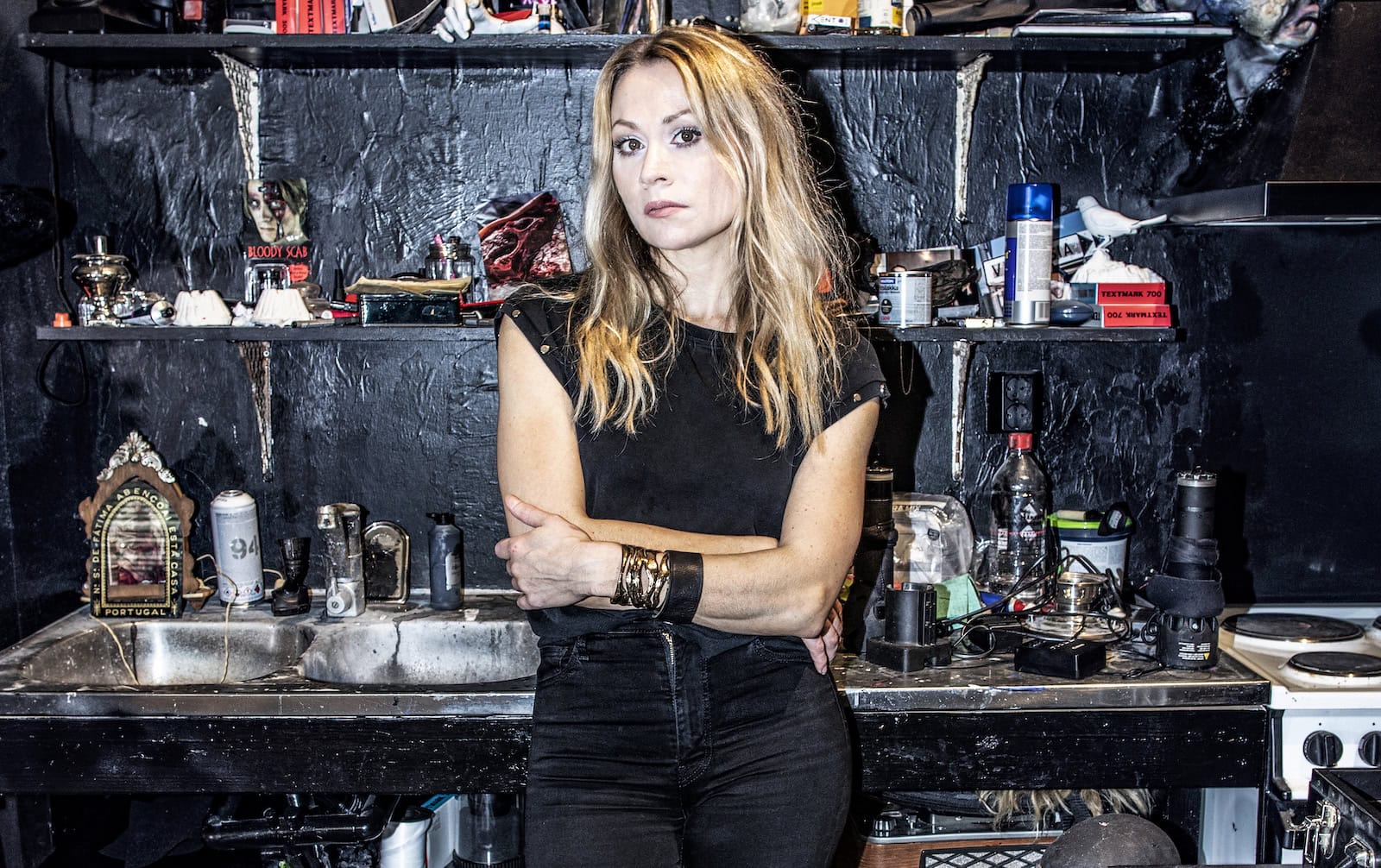 Elokuva-arvio: Anna Erikssonin W voi heilauttaa pahaa-aavistamattoman ...