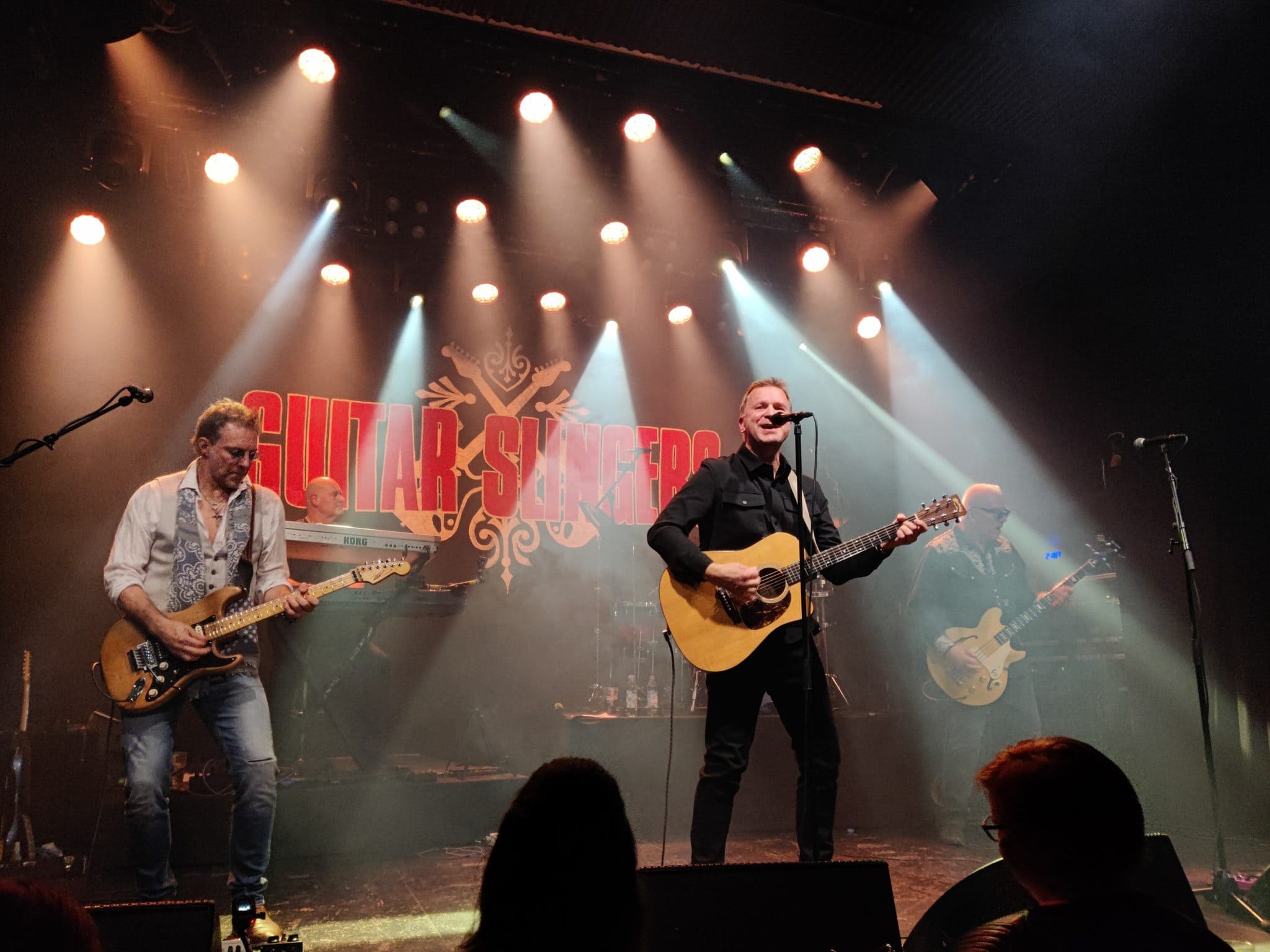 Ysäritunnelmaa tarjonnut Guitar Slingers oli kymmenennellä Tavastian ...