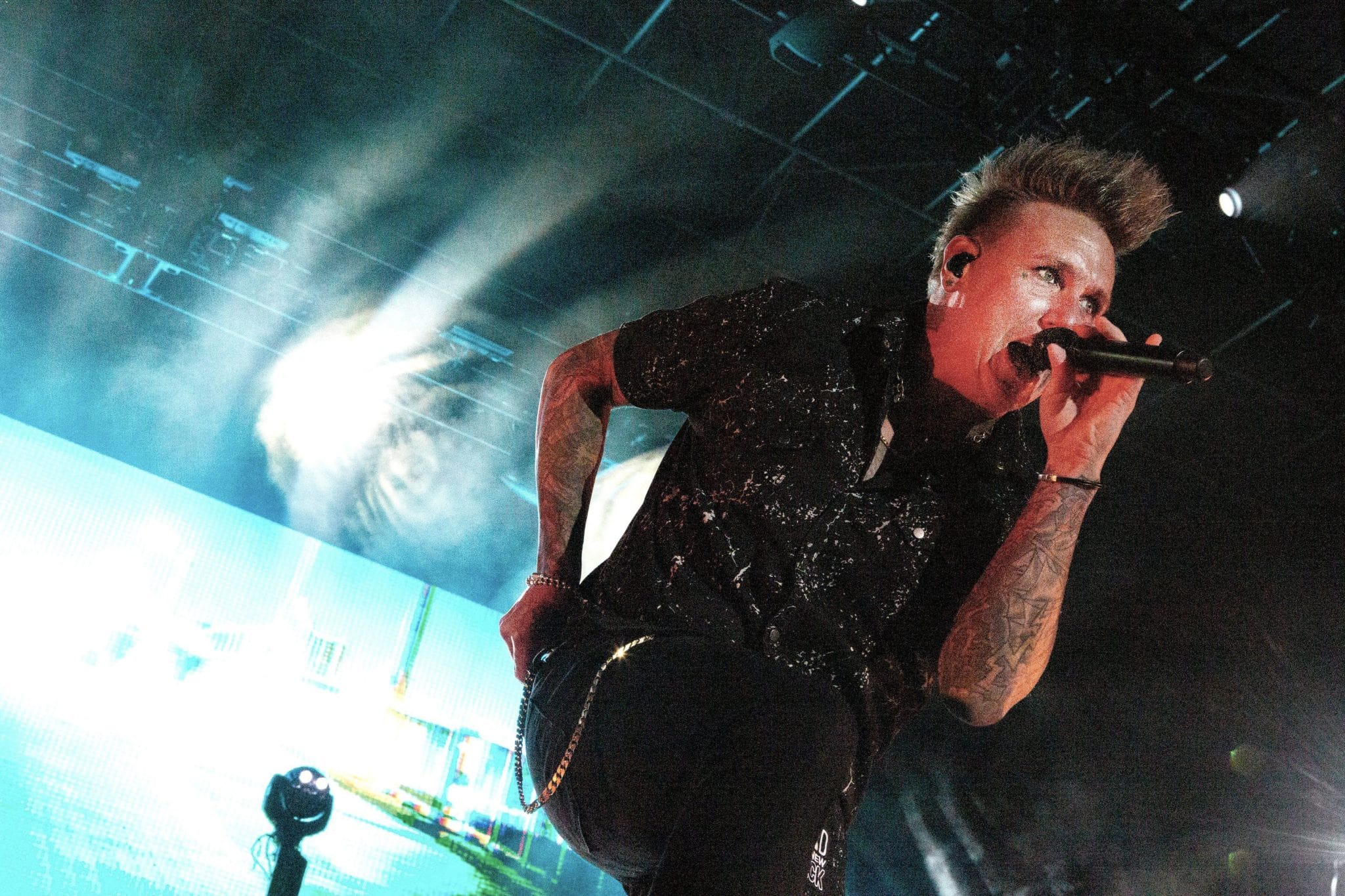 Raitistunut Papa Roach -keulahahmo: "Laitan mieluummin suuhuni aseen ...