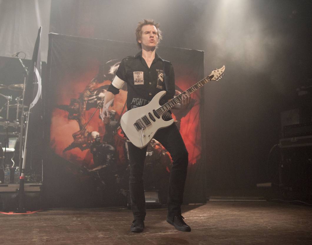 Dark Tranquillity on kitaristia köyhempi - Christopher Amott ilmoittaa ...