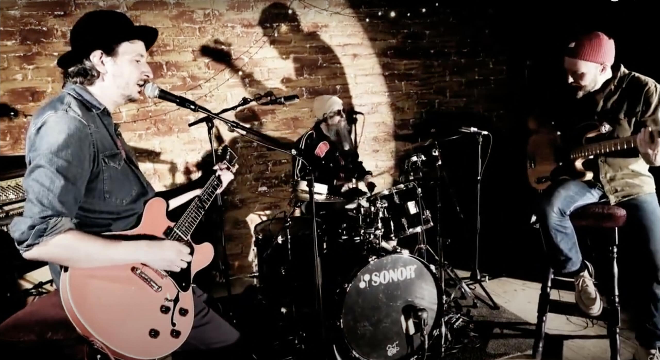 Ensinäyttö: Jere Ijäs versioi uusiksi vanhan Jere and the Universe ...