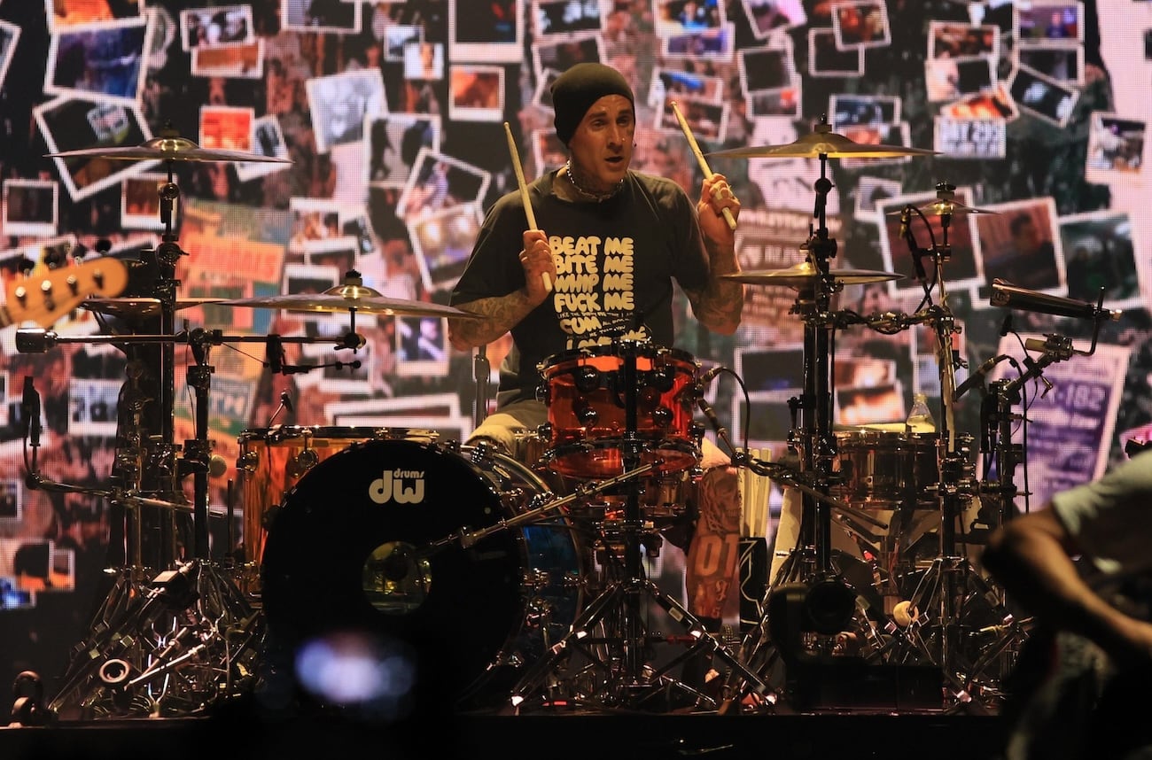 Travis Barker pyysi Taylor Hawkinsia soittamaan kanssaan vähän ennen ...