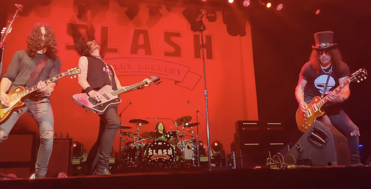 Slash esitti sooloyhtyeineen sellaisen Guns N' Roses -biisin, jota Gunnarit itse eivät ole ...