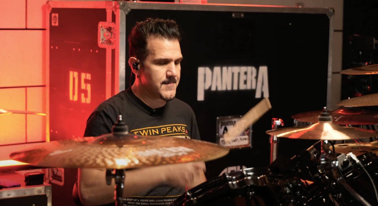 Kuinkas se Panteran ikiklassikko nyt soitetaankaan oikeaoppisesti ...