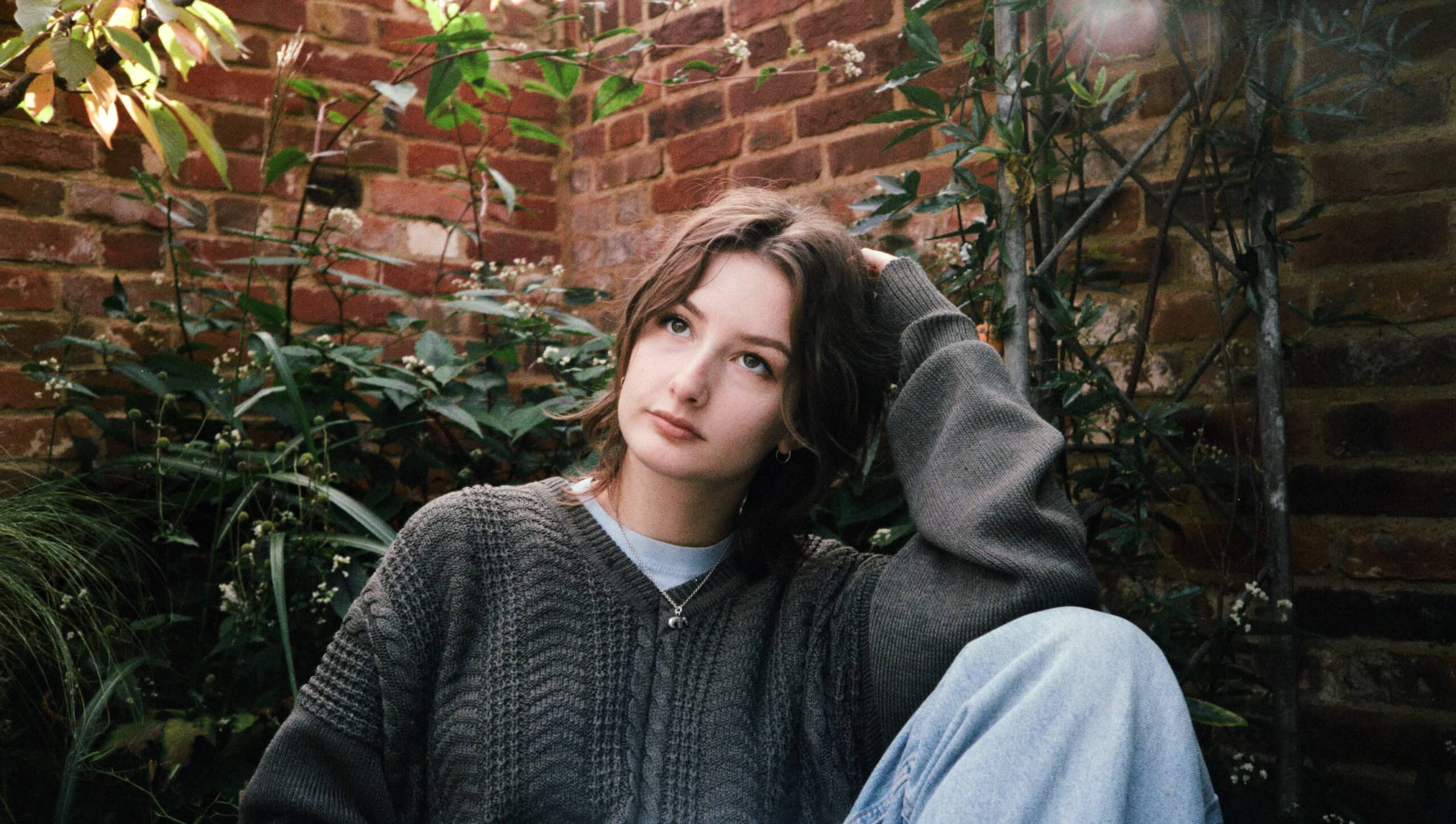 Haastattelu: Lontoolaisen Ella Smokerin lapsuuden kesät kuluivat ...