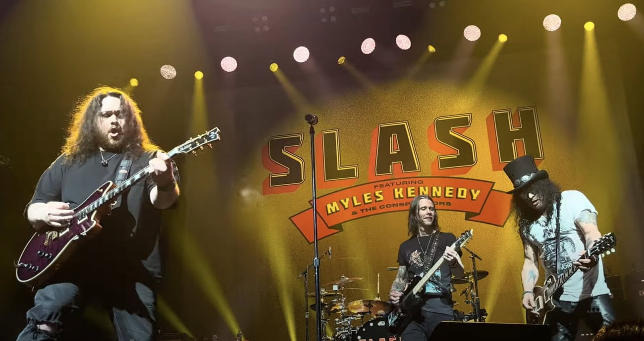 GNR-legenda Slash ja Myles Kennedy tarttuivat keikallaan AC/DC ...