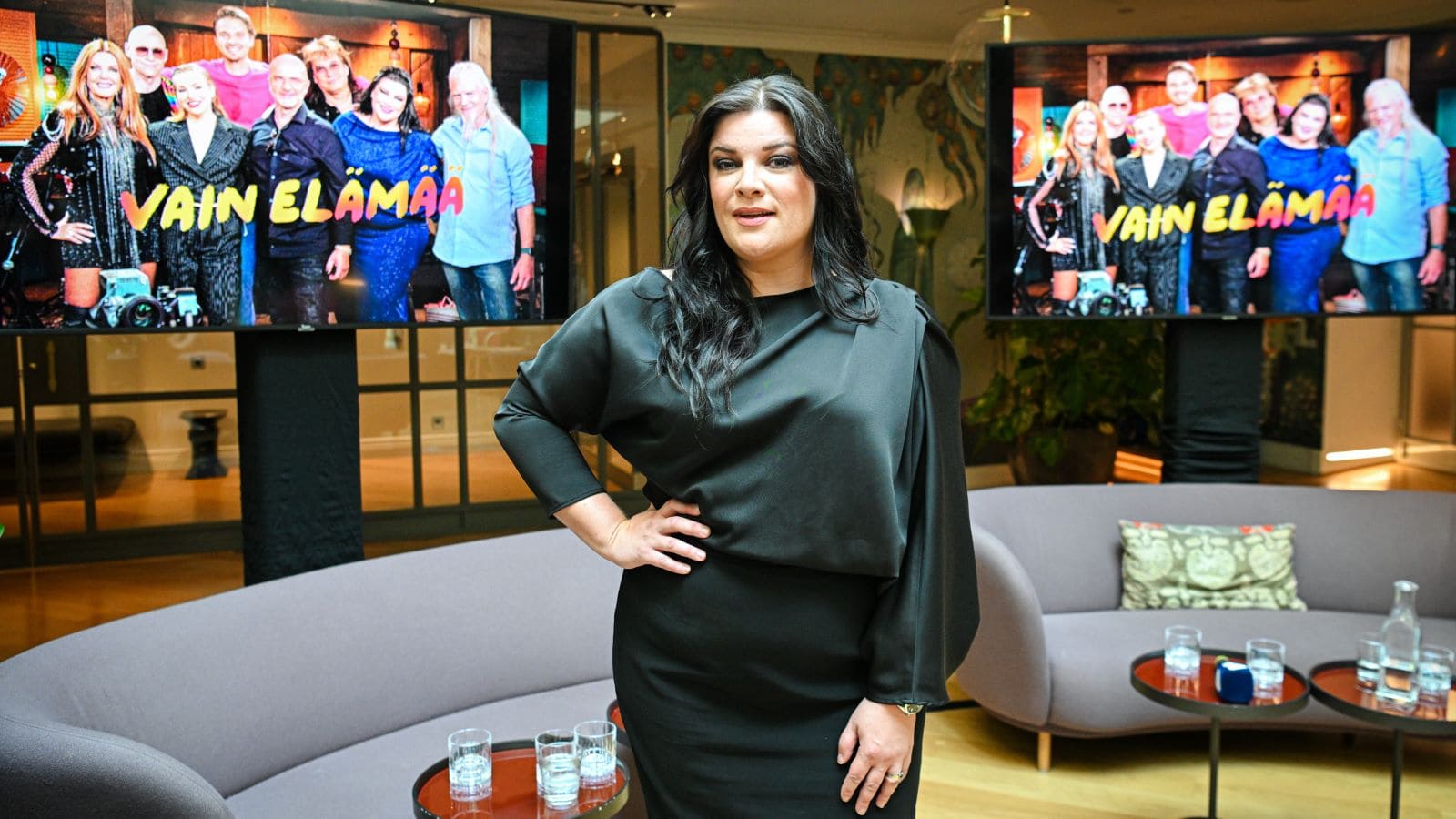 Hanna Pakarinen versioi Nightwishiä Bon Jovi -kulmalla - Marko Hietalan ...