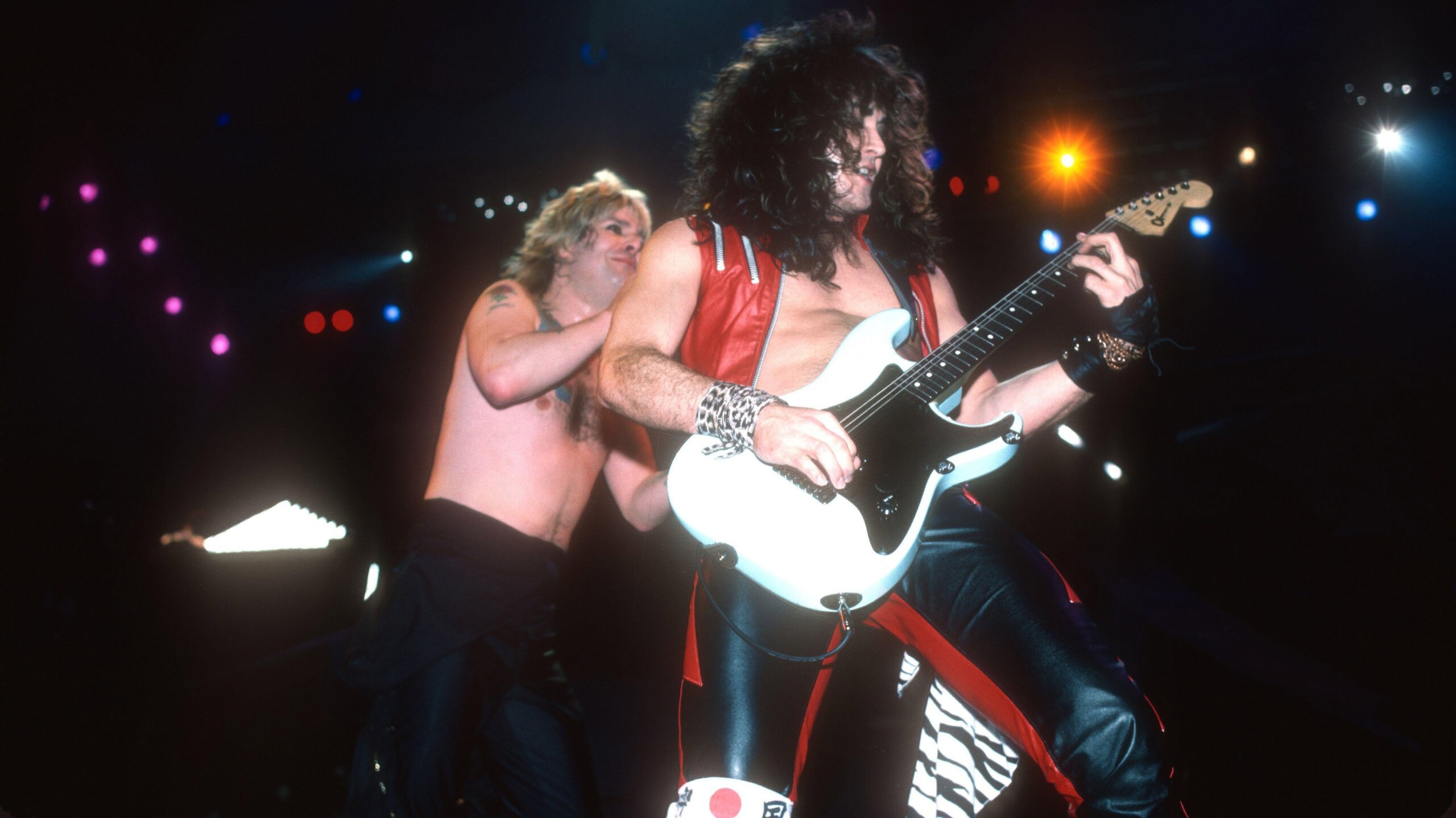 "Emme ole puhuneet tai nähneet vuosikymmeniin" - Jake E. Lee kertoo, miten päätyi mukaan Ozzyn ...