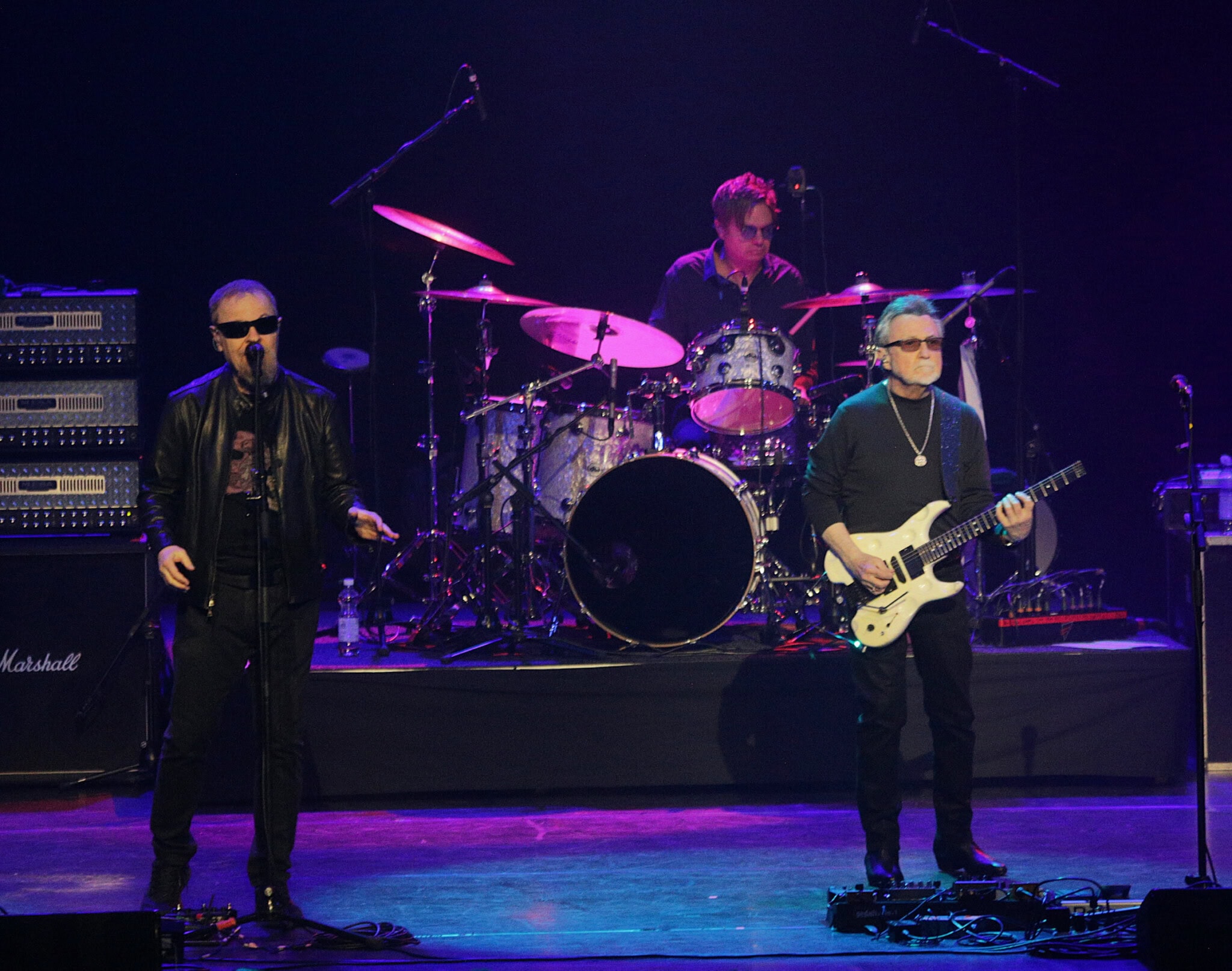 Livearvio: Blue Öyster Cult vuosimallia 2025 on yhden vetreän seniorin ...