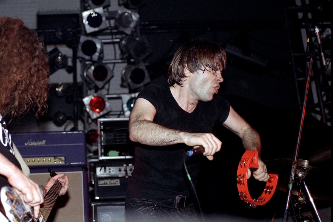 Bruce Dickinson palasi vanhan sooloalbuminsa äärelle - tuloksena syntyi uusittu versio, ja se ...