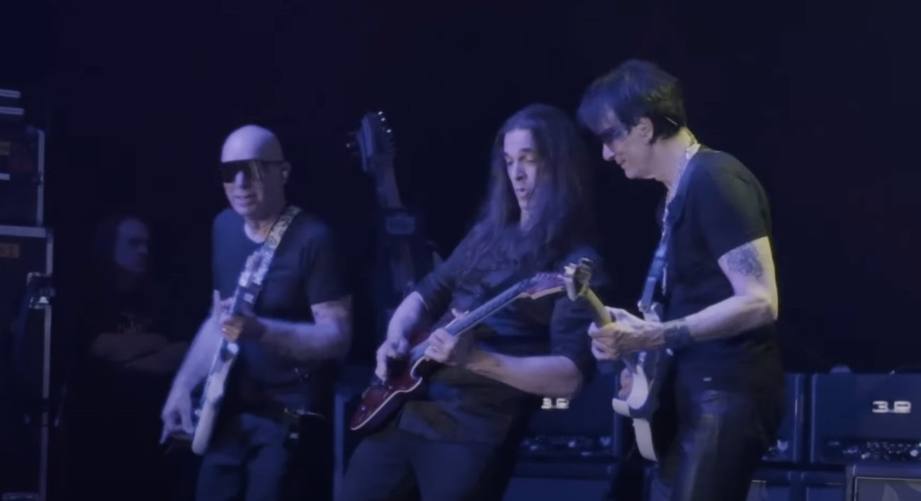 Ex-Megadeth-kitaristi jakoi kulissien takaista videokuvaa ...