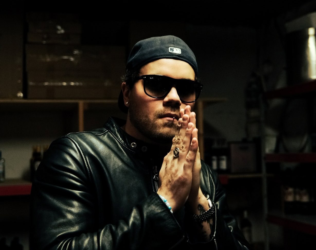 Vain elämää -ohjelmassa esiintyvä Lauri Haav matkaa "himasta kotiin ...