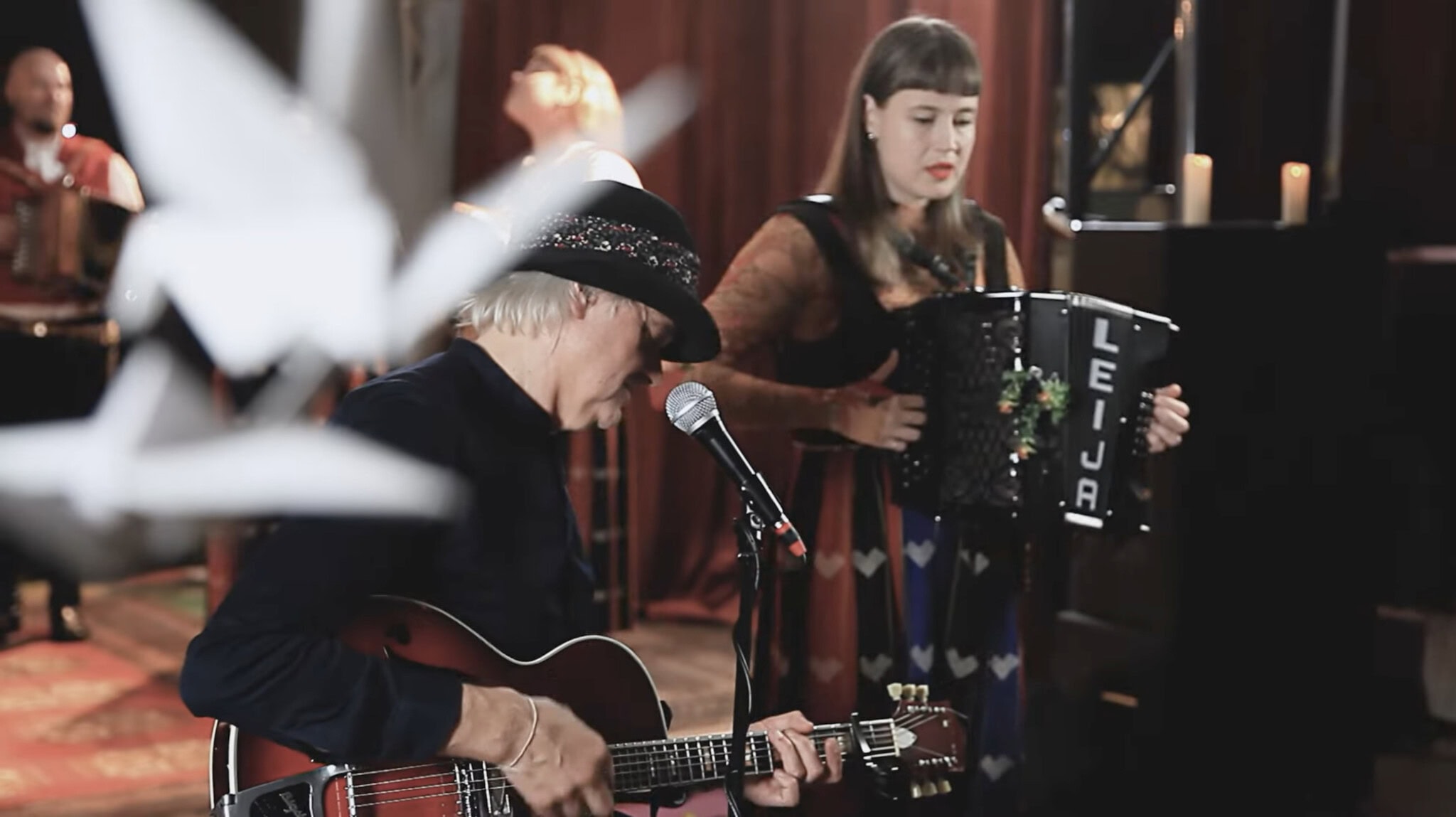 PK Keränen ja Leija Lautamaja iskevät jälleen – The Moontwinsin video ...