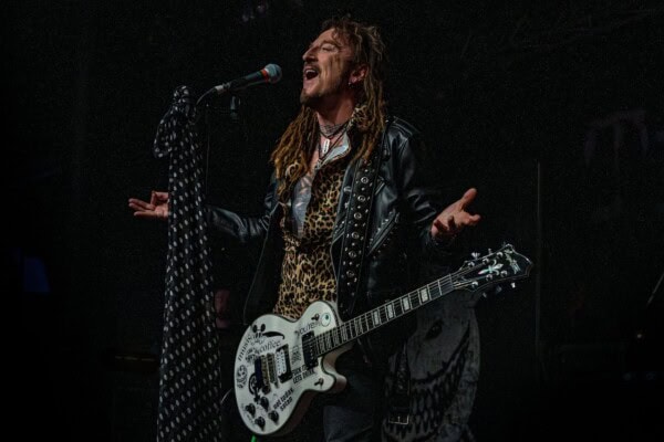 Syöpää sairastava Ginger Wildheart: "Aion bailata kuin heikkopäinen ...